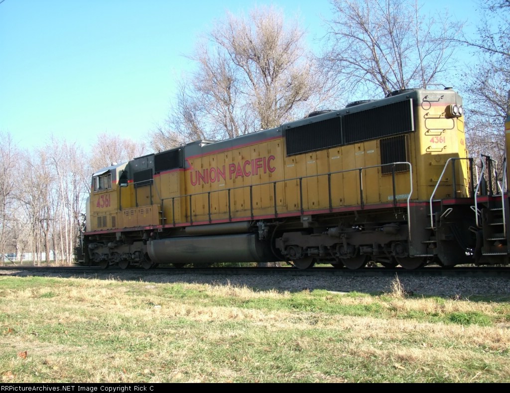 UP 4361 Moving Forward Switching Cars